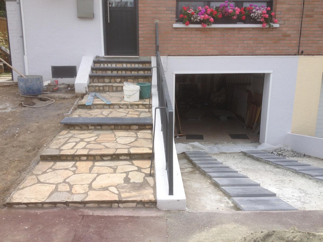 Maçonnerie devanture perron garage en pierres bleues/Soignies